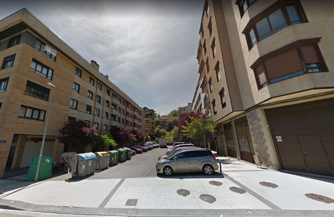 Berra Behea kaleko sute baten ondorioz, bi pertsona artatu dituzte bart ...